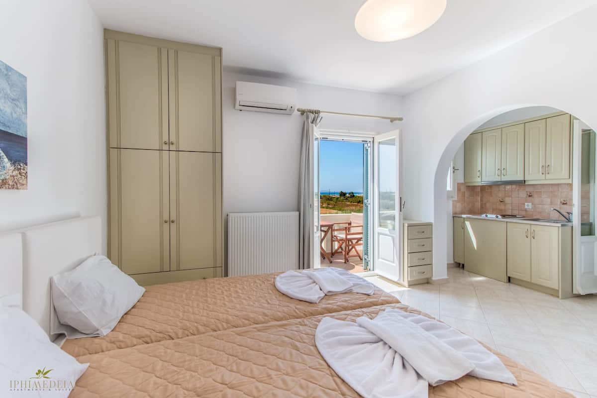 Estúdio, vista para o mar (Apartment) | 1 quarto, roupas de cama de algodão egípcio, roupas de cama premium