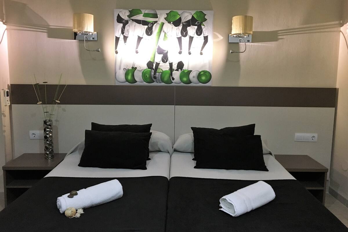 Quarto Duplo, varanda | Secretária, cortinas/cortinados opacos, Wi-fi grátis 