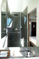 Quarto Duplo (Sous Les Toits) | Lavatório na casa de banho