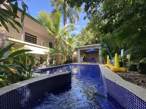 Televisor de ecrã plano de 18 polegadas com canais por cabo, televisor 