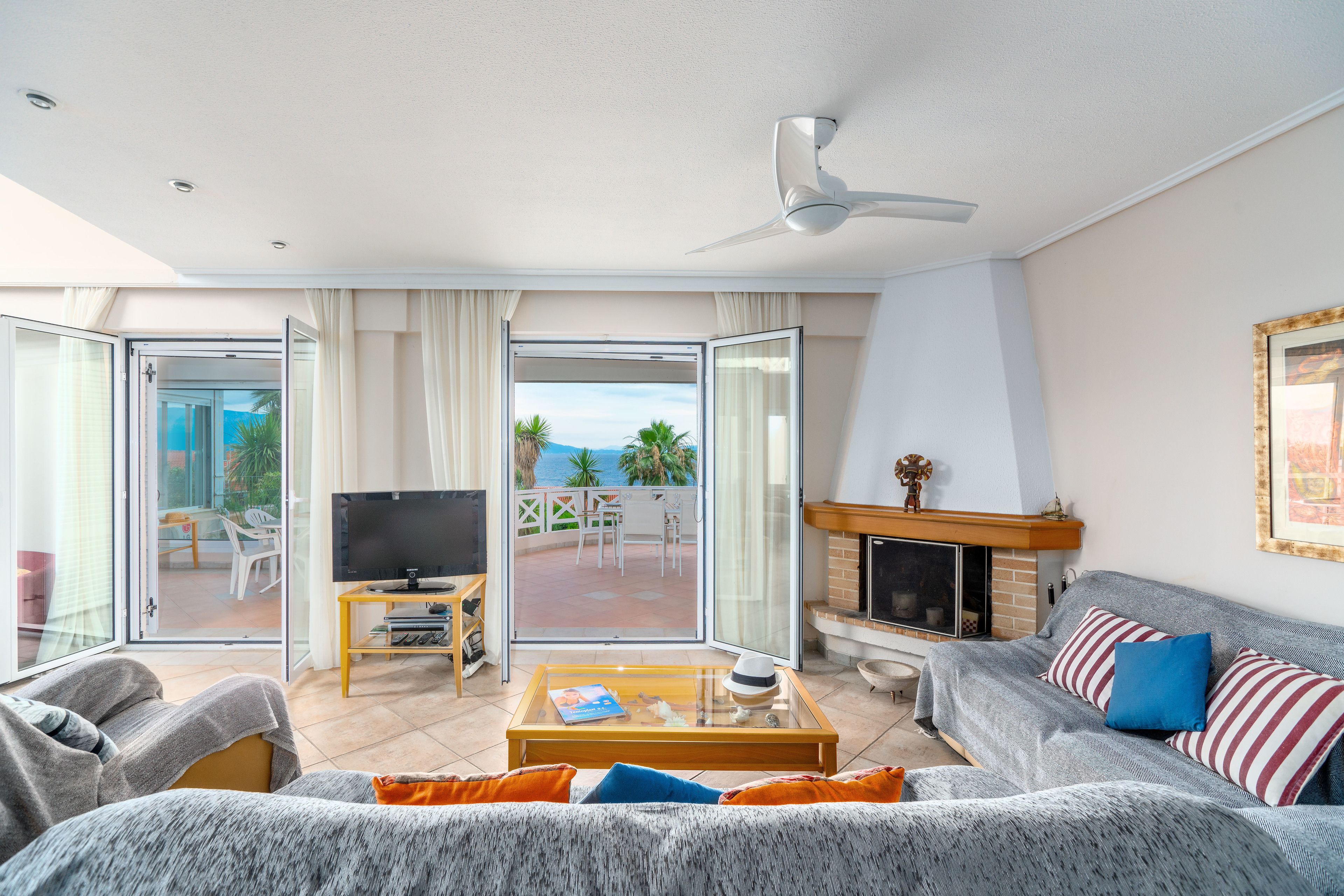 Vila, vista para o mar | Sala de estar | TV de plasma