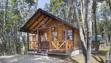 Cabana standard, 1 quarto | 1 quarto, edredons de pluma, cofres nos quartos, escrivaninha