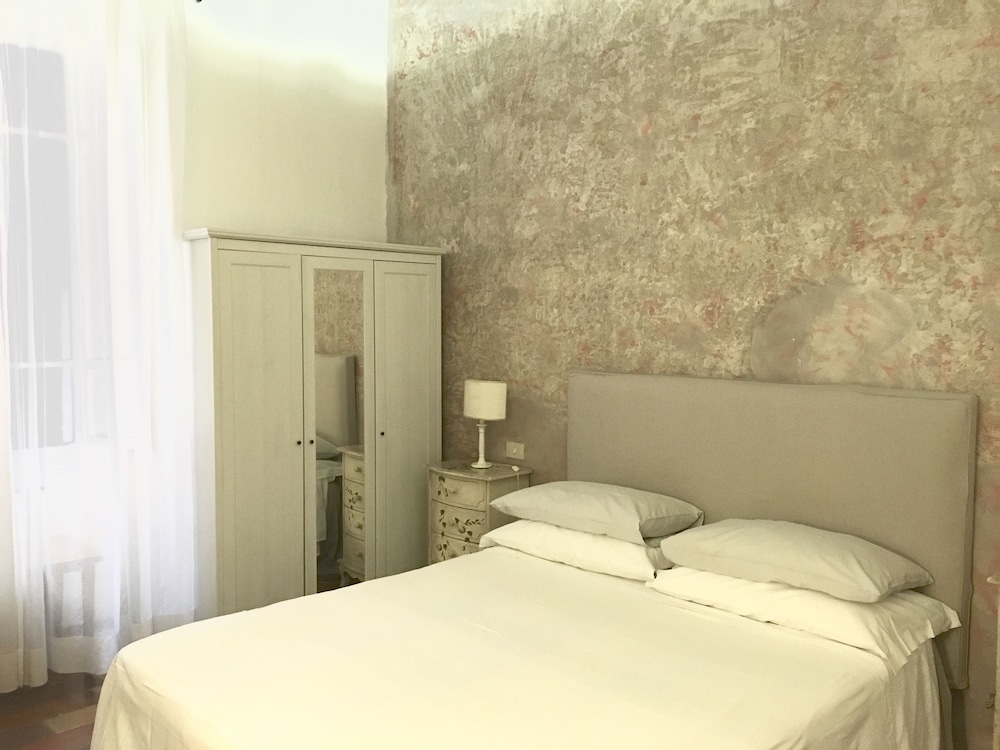 Vicolo Del Lupo Guesthouse - Rome
