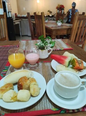 Pequeno-almoço tipo buffet diário incluído 