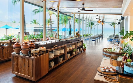 Café da manhã com buffet todos os dias mediante uma taxa. Explorar Koh Samui – Adults Only Resort and Spa