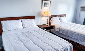 Quarto, 2 camas de casal | Escrivaninha, Wi-Fi de cortesia