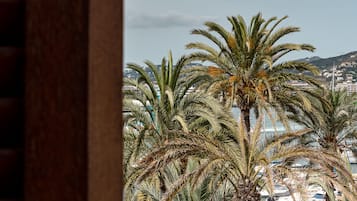 Dalt Vila Suite | Roupas de cama premium, edredons de pluma, frigobar, cofres nos quartos