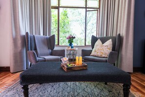 Quarto presidencial | Frigobar, cofres nos quartos, individualmente decorados