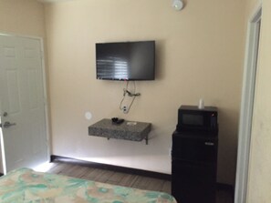 Escrivaninha, camas extras/dobráveis (sobretaxa), Wi-Fi de cortesia