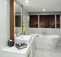 Suíte luxo, 1 quarto, vista para a colina | Banheiro | Chuveiro/banheira combinados, chuveiro com efeito de chuva