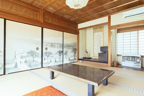 Quarto Standard, não fumadores, casa de banho partilhada | Cofre no quarto, Wi-fi grátis, roupa de cama fornecida 