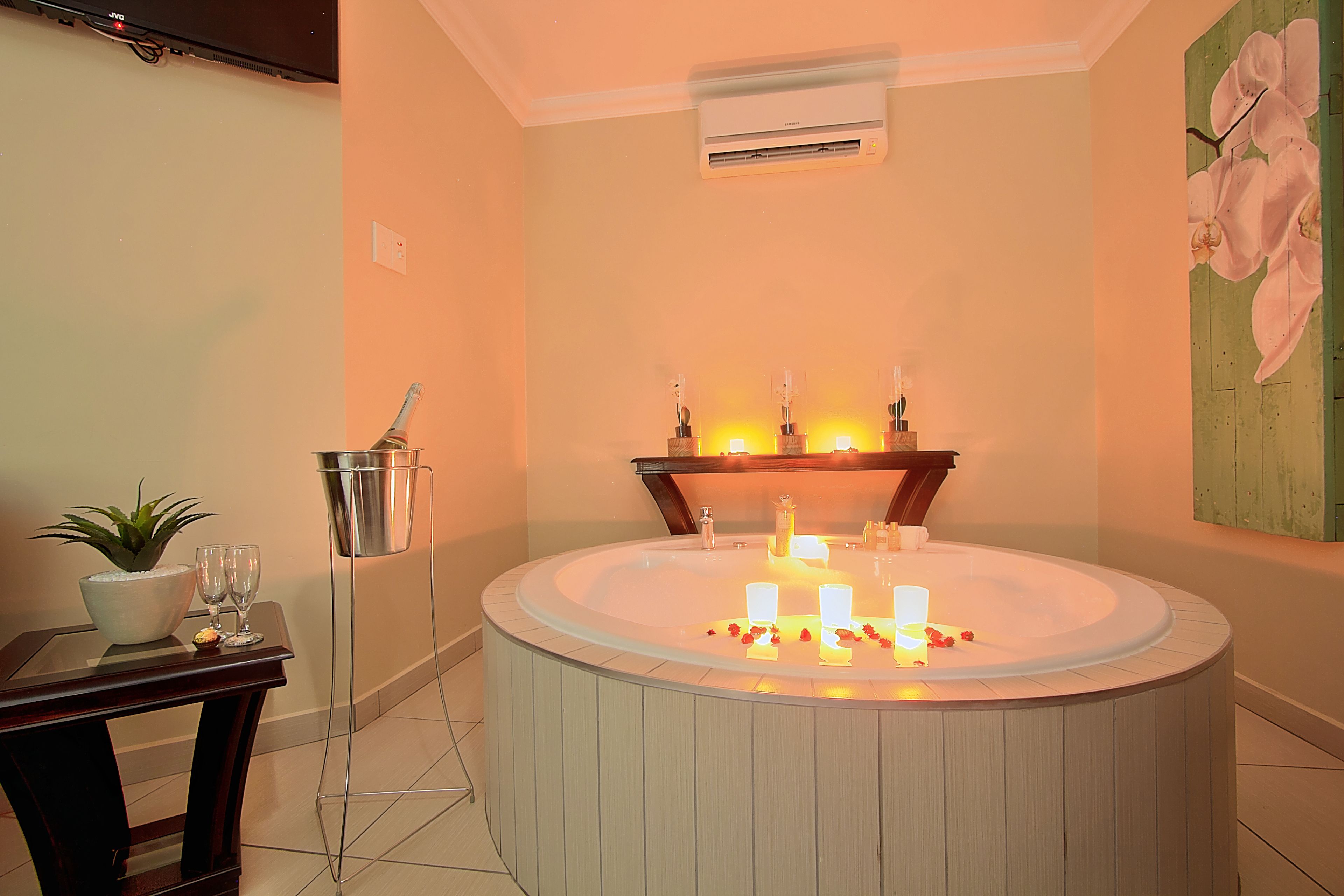 Honeymoon Suite | Banheiro | Produtos de toalete grátis, toalhas de banho