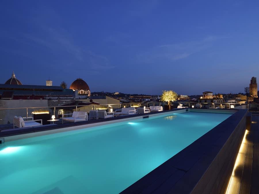 Piscina externa sazonal