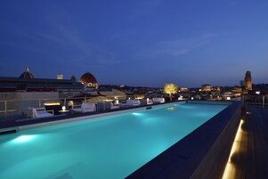 Piscina exterior sazonal 