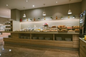 Pequeno-almoço tipo buffet diário (2500 DZD por pessoa) 