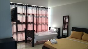 Quarto Triplo | Secretária, secretária adequada para computadores portáteis