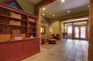 Condo, 1 cama King e sofá-cama (Arapahoe Lodge 1 Bed 2 Bath ALJD) | Parte interna