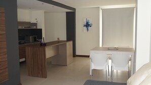 Quarto Superior | Kitchenette privada | Uma chaleira elétrica, uma torradeira