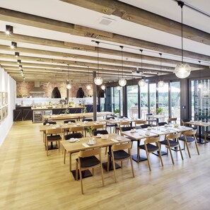 Café da manhã com buffet diário (EUR 19 por pessoa)