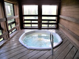 Banheira de hidromassagem interior