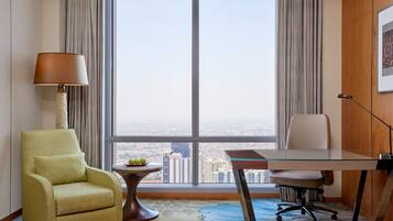 Roupas de cama premium, edredons de pluma, frigobar, cofres nos quartos