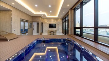 Banheira de hidromassagem privativa