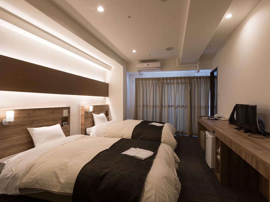 Quarto Twin Deluxe, fumadores (Renewal Room) | Secretária, cortinas/cortinados opacos, quartos insonorizados