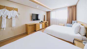 Quarto duplo luxo | Escrivaninha, cortinas blackout, quartos à prova de som