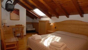 Cofres nos quartos, ferros/tábuas de passar roupa, Wi-Fi de cortesia