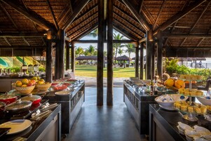 Café da manhã completo grátis todos os dias