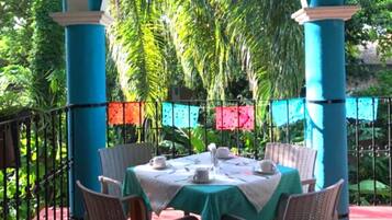 Serviço de café da manhã, culinária mexicana, vistas para o jardim