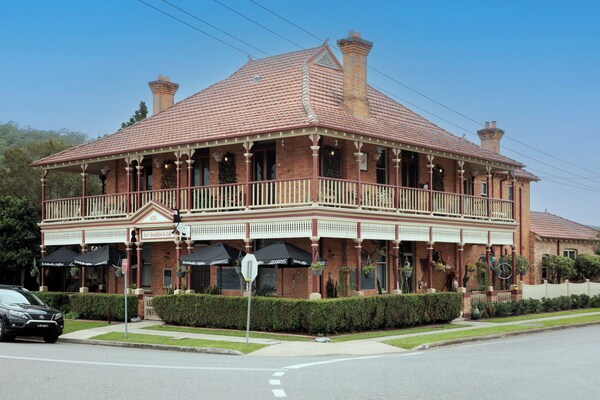 Kings And Queens Paterson - Paterson