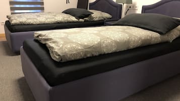 Quarto Duplo, casa de banho anexa (Zweibettzimmer)