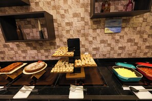 Pequeno-almoço tipo buffet diário incluído 