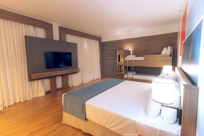 Quarto Familiar, várias camas, não fumadores | Minibar, cofre no quarto, secretária, quartos insonorizados 
