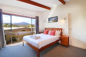 Quarto Standard, vista para a montanha (Pine Room 1 - Motel-Style) | Roupa de alta qualidade, roupa de cama fornecida