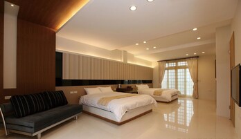 Quarto Quádruplo Standard | Secretária, Wi-fi grátis, roupa de cama fornecida 