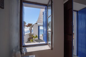 Traditional House, 1 Bedroom, Beach Front | Terraço/pátio