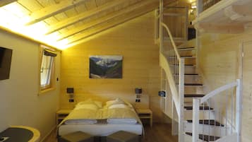 Quarto Familiar, vista para a montanha | Roupa de alta qualidade, edredões de penas, cofre no quarto, secretária