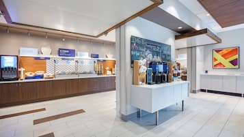 Café da manhã com buffet grátis todos os dias