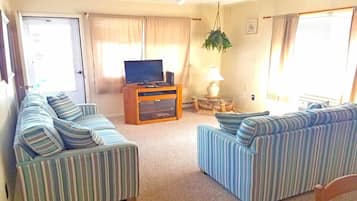 Apartamento em Condomínio Fechado, 3 quartos | Sala | Televisor, leitor de DVD