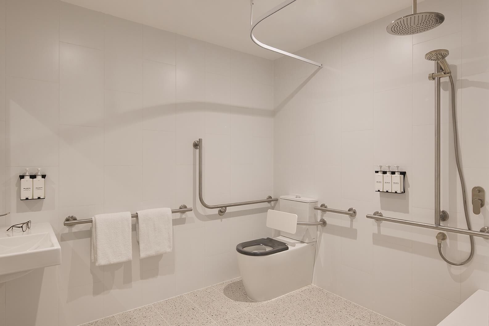 Ultimo Queen Accessible | Banheiro acessível