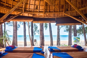 Aromaterapia, massagens de pedras quentes 