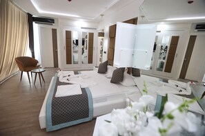 Quarto luxo | Área de estar | TV LED 40 polegadas com canais via satélite, TV