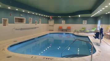 Piscina interior, da(s) 08:00 à(s) 22:00, espreguiçadeiras