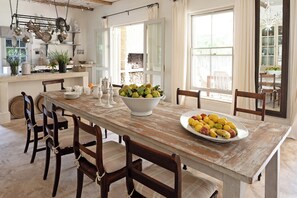 3 quartos, roupa de alta qualidade, minibar 