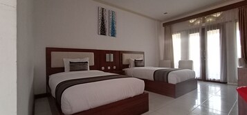 Quarto Twin Superior | Minibar, cofre com capacidade para portátil, secretária, Wi-fi grátis 