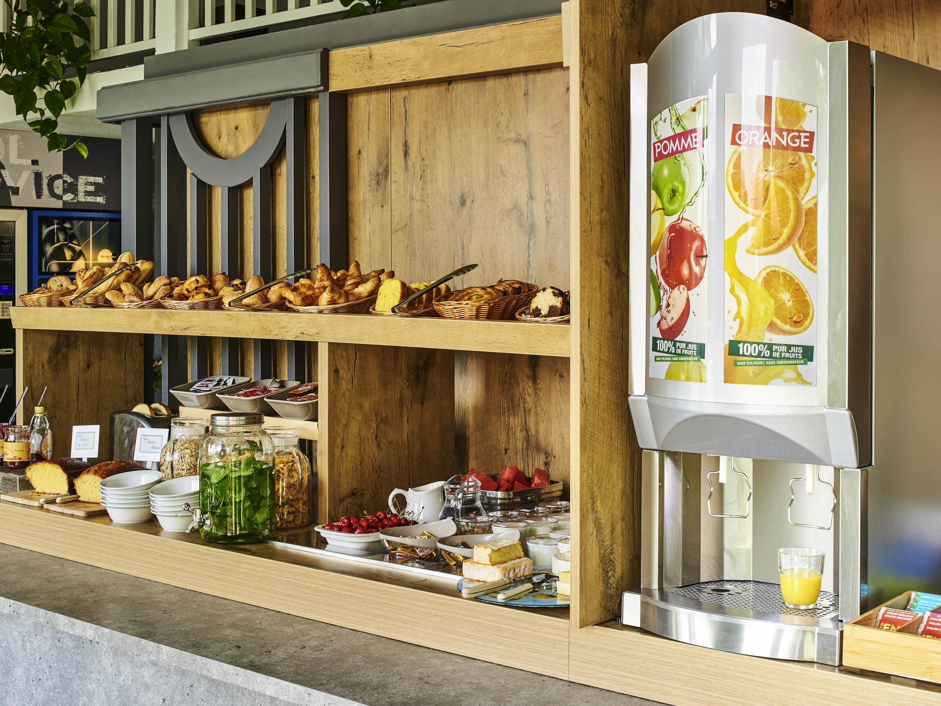 Pequeno-almoço tipo buffet diário mediante uma taxa 