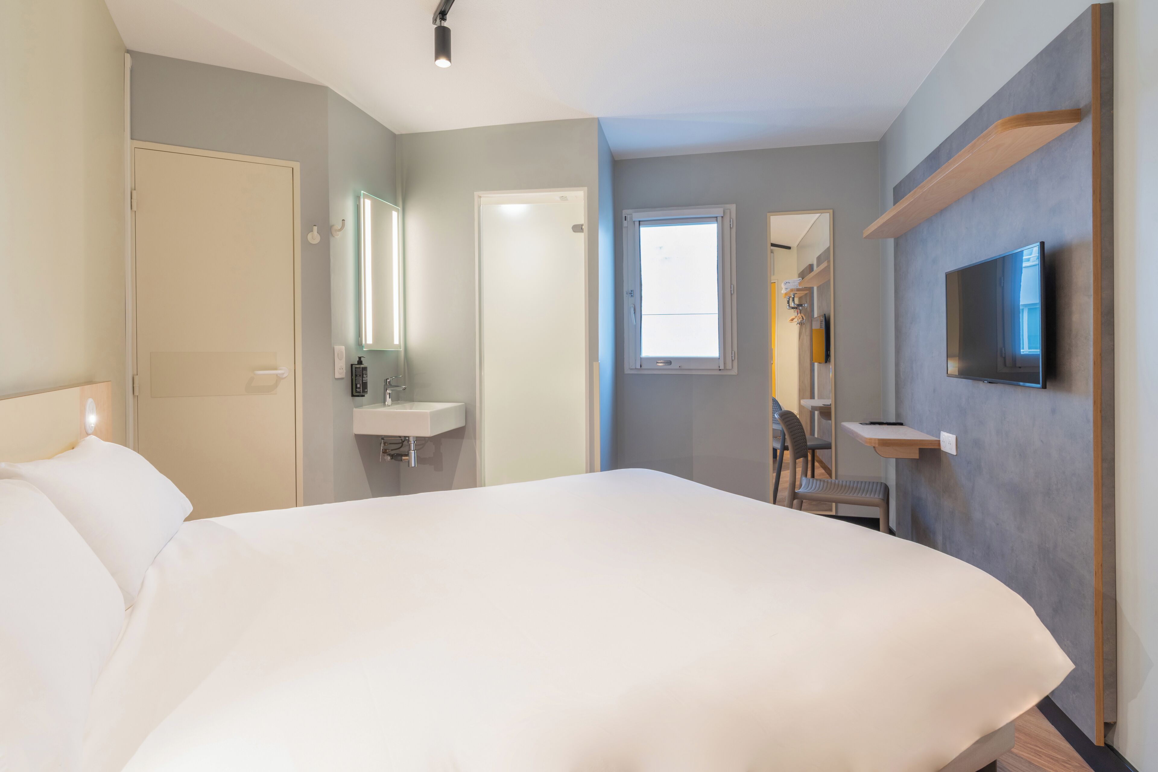 Quarto Standard, 1 cama de casal | Secretária, cortinas/cortinados opacos, quartos insonorizados 