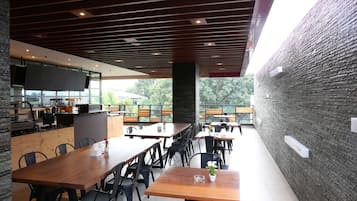 Café da manhã mediante uma taxa